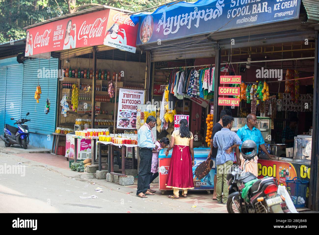 Shopping in athirapally hi-res stock photography and images - Alamy