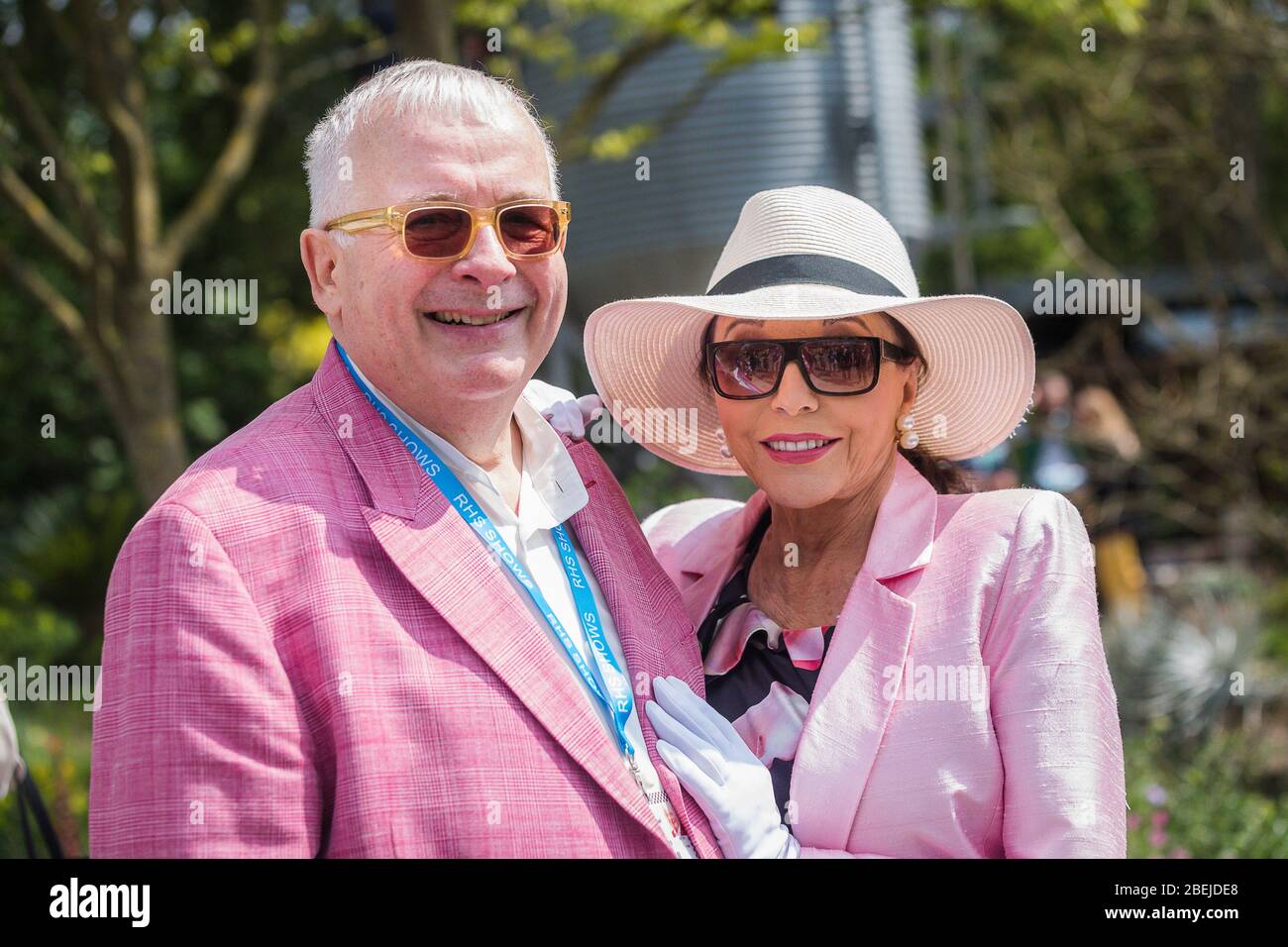 Dame joan collins hi-res stock photography and images - Alamy