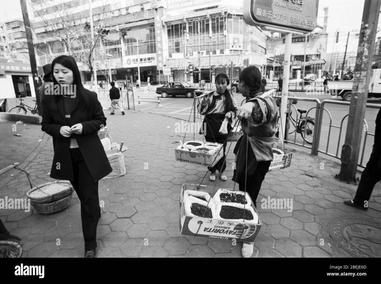 Girls selling streets hi-res stock photography and images - Alamy