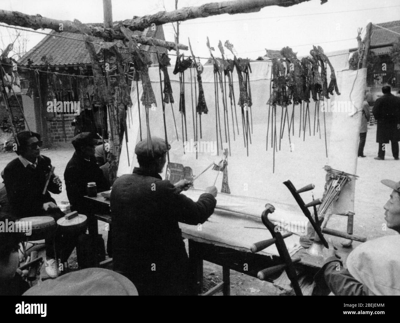 Shadow artist hi-res stock photography and images - Alamy