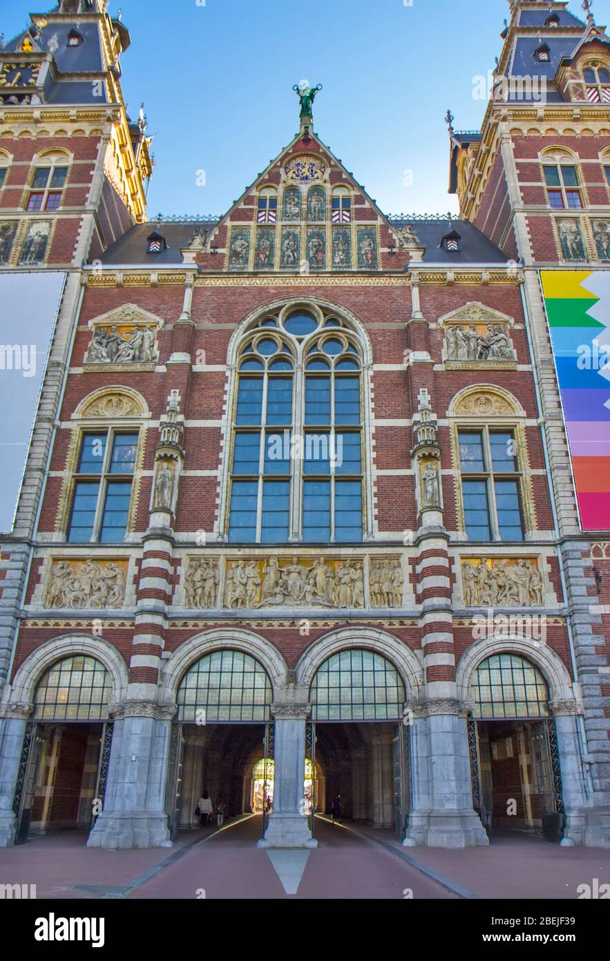 Amsterdam city symbol national museum hi-res stock photography and ...