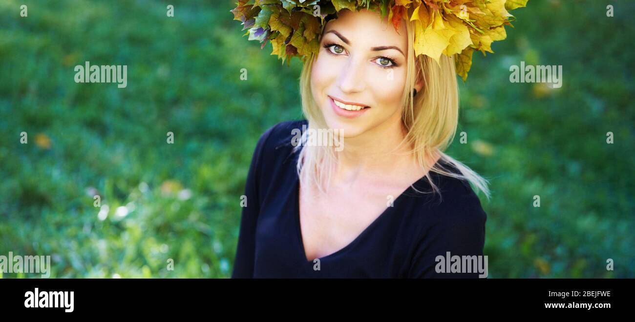 Autumn girl portrait. Beauty female fall lifestyle Stock Photo - Alamy