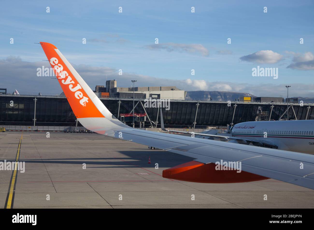 Easyjet plane wing Stock Photo - Alamy