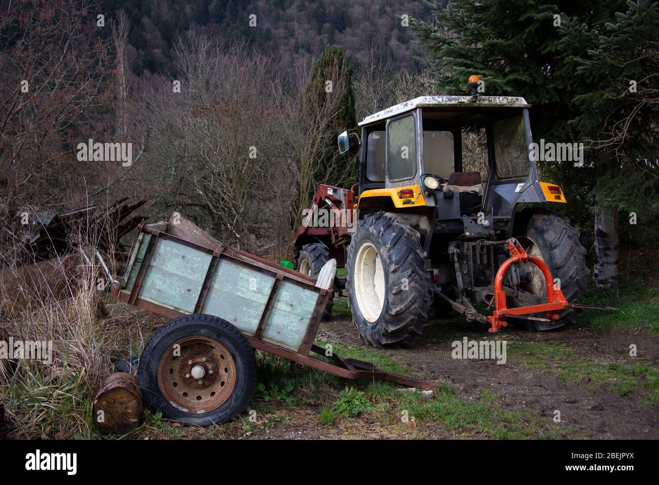 Rural setting with tractor hi-res stock photography and images - Alamy