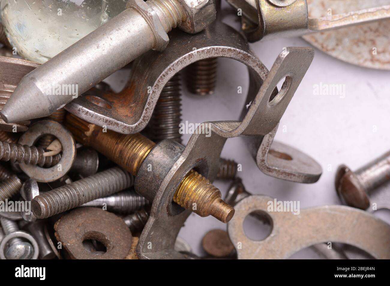 Old rusty screw hi-res stock photography and images - Alamy