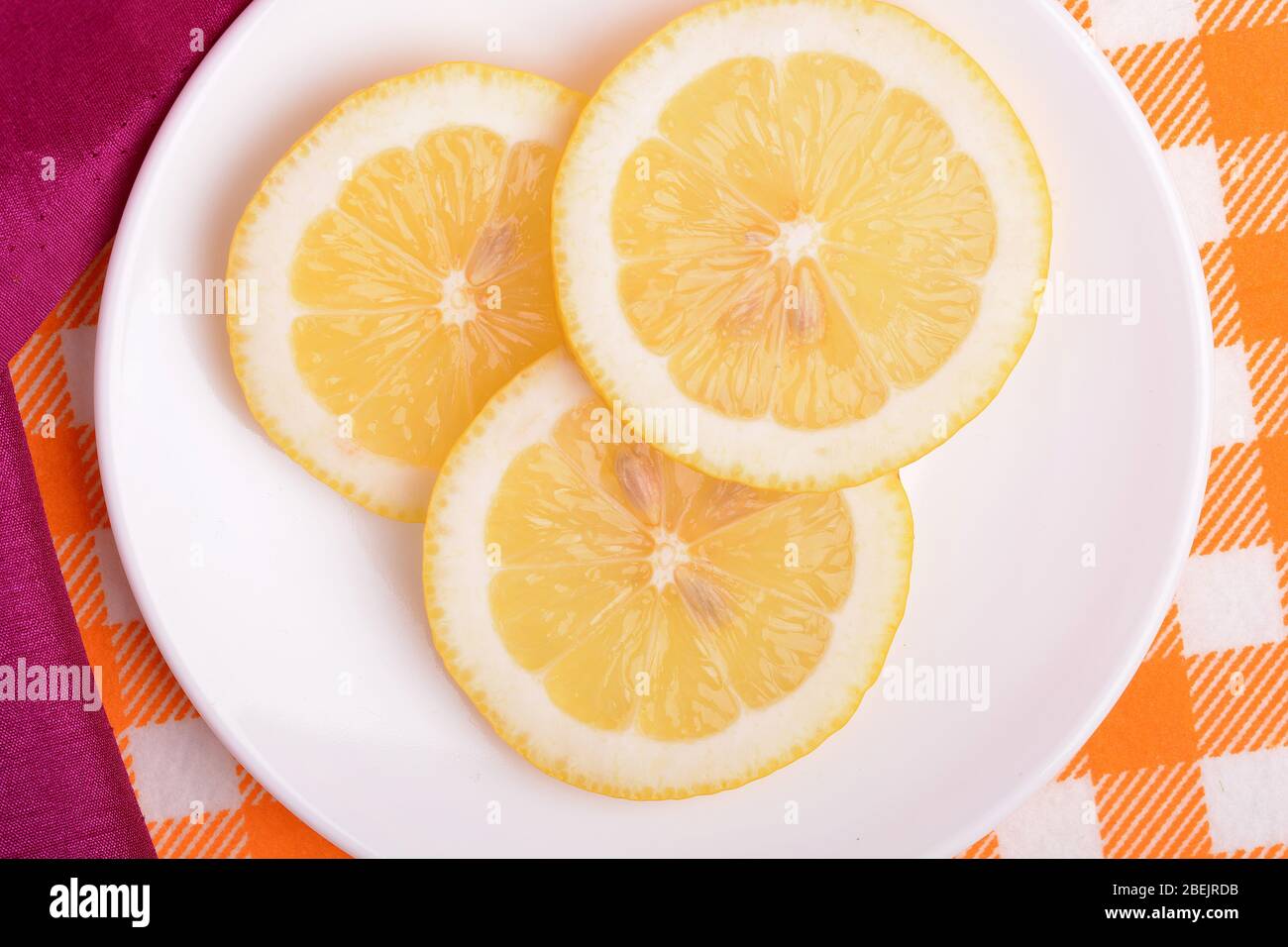How to cut a lemon hi-res stock photography and images - Alamy