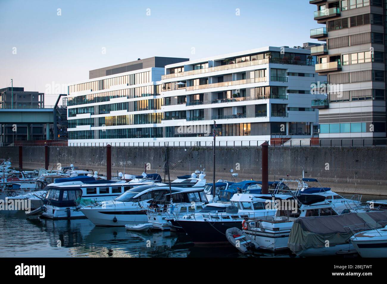 Boote im dock hi-res stock photography and images - Alamy