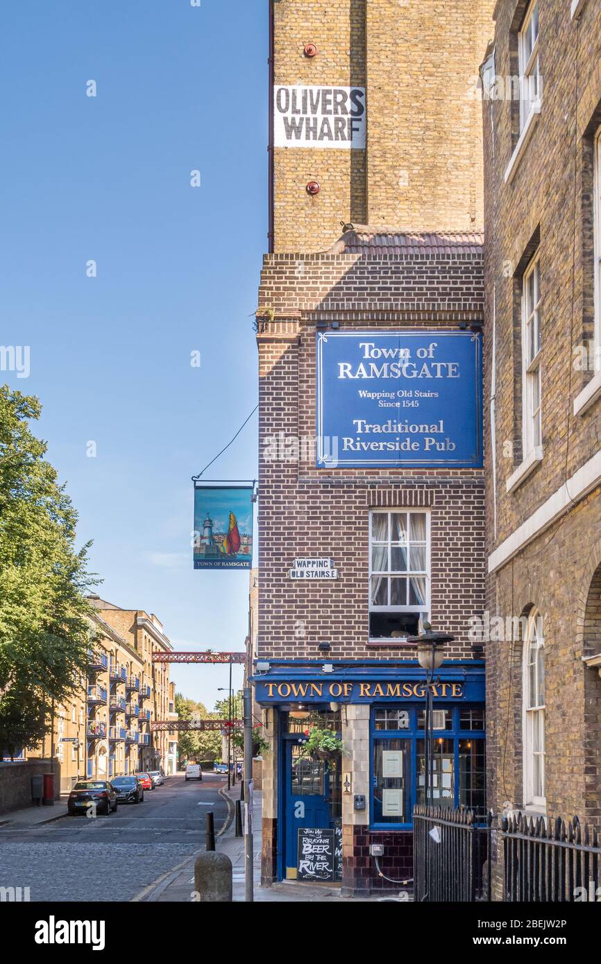 Wapping pub london hi-res stock photography and images - Alamy