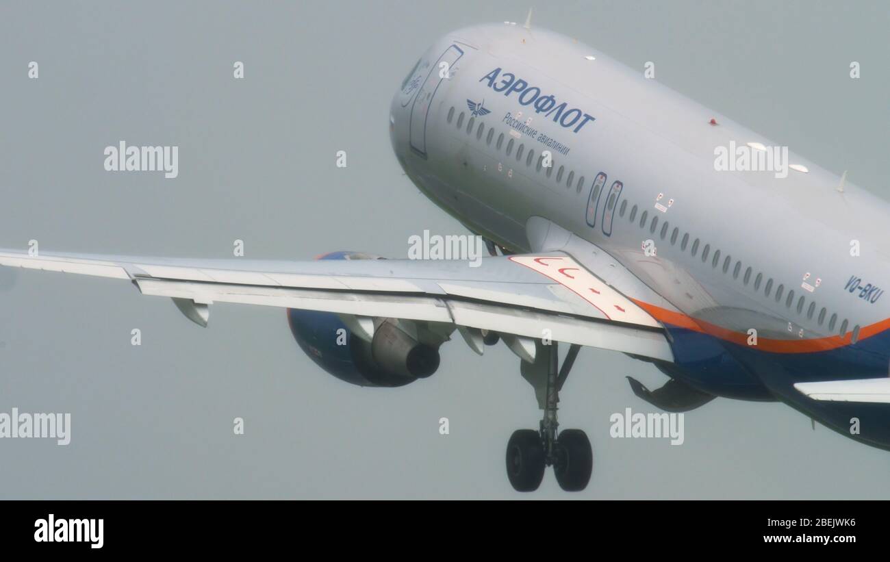 Rain aircraft hi-res stock photography and images - Alamy