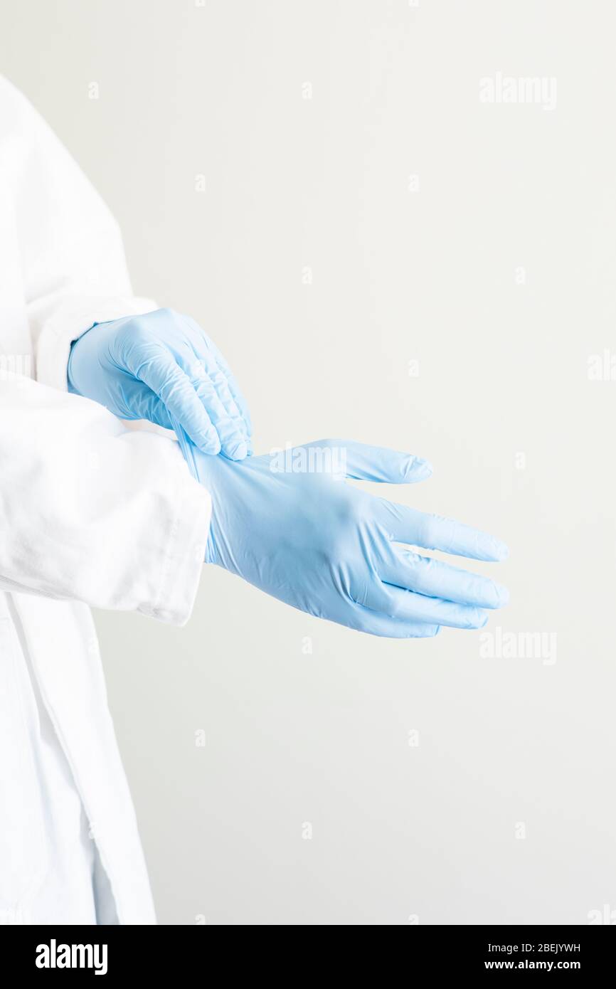Doctor glove pull hi-res stock photography and images - Alamy