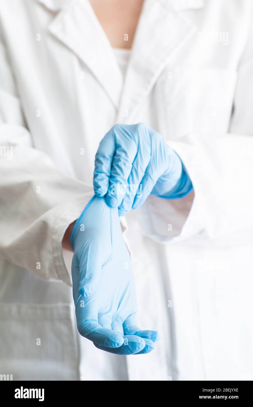 Doctor glove pull hi-res stock photography and images - Alamy