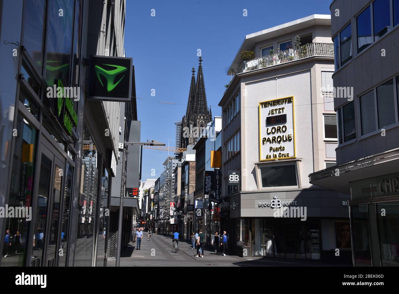 Cologne, Germany. 10th Apr, 2020. The Cologne shopping street Hohe ...