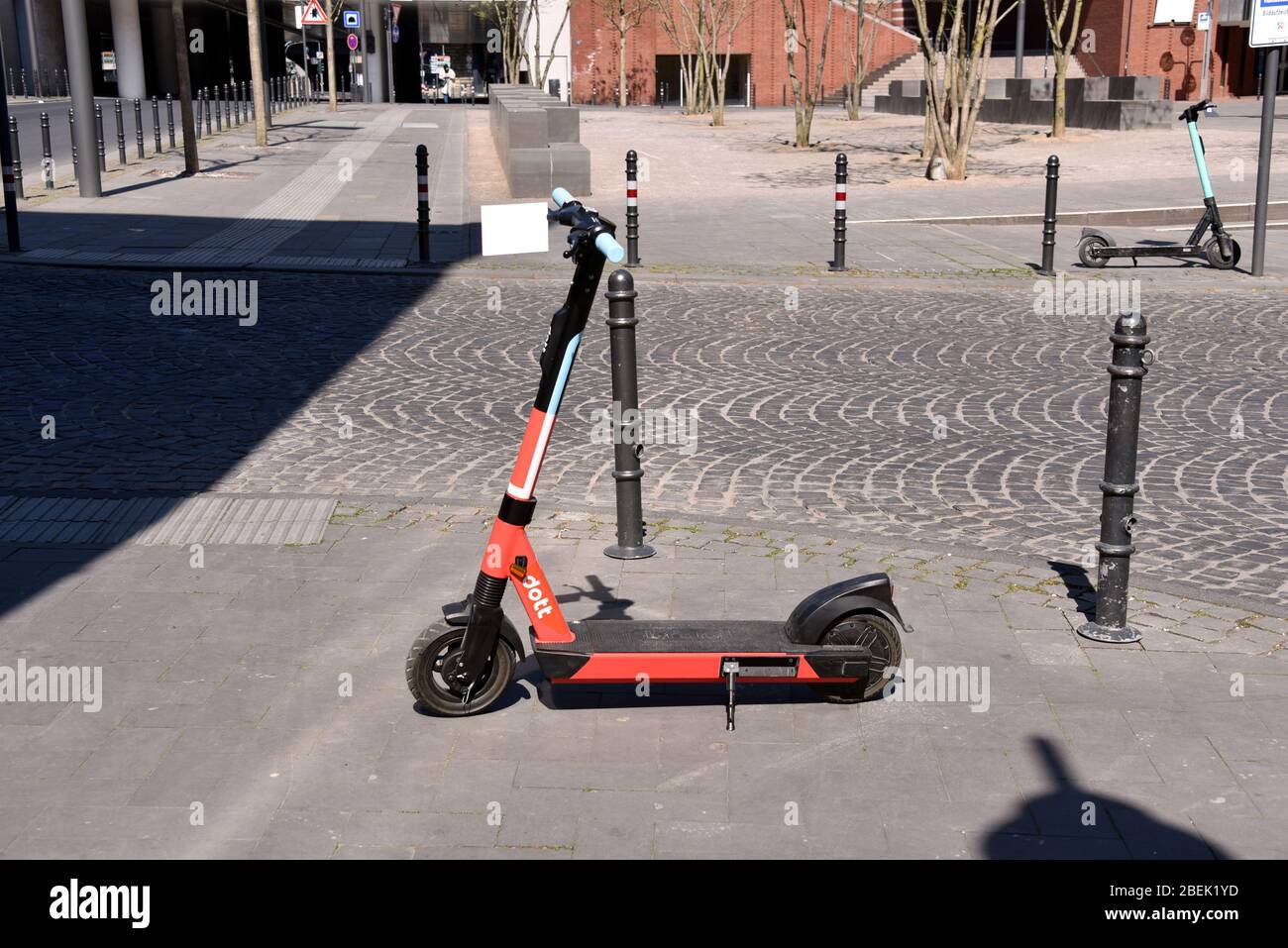 Dott e scooter hi-res stock photography and images - Alamy