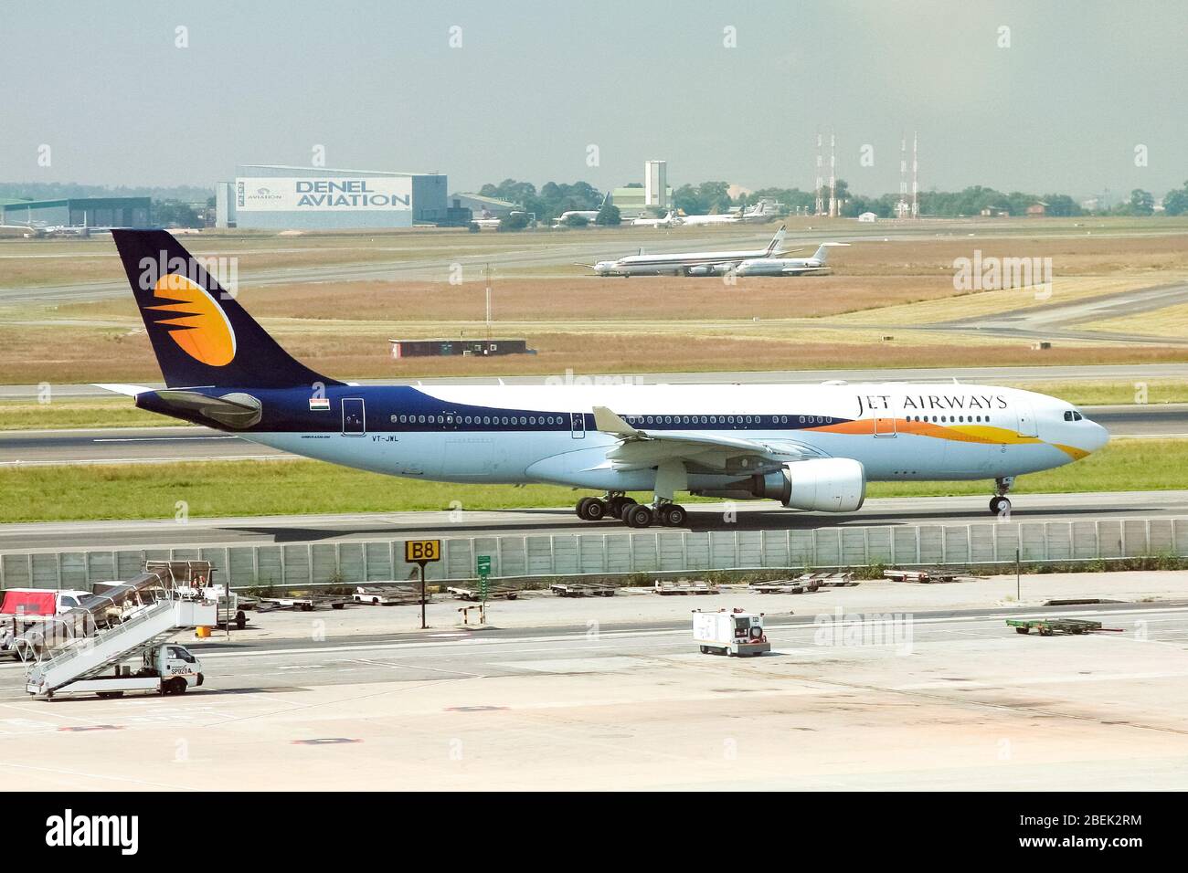 Airplane fuselage hanger hi-res stock photography and images - Alamy