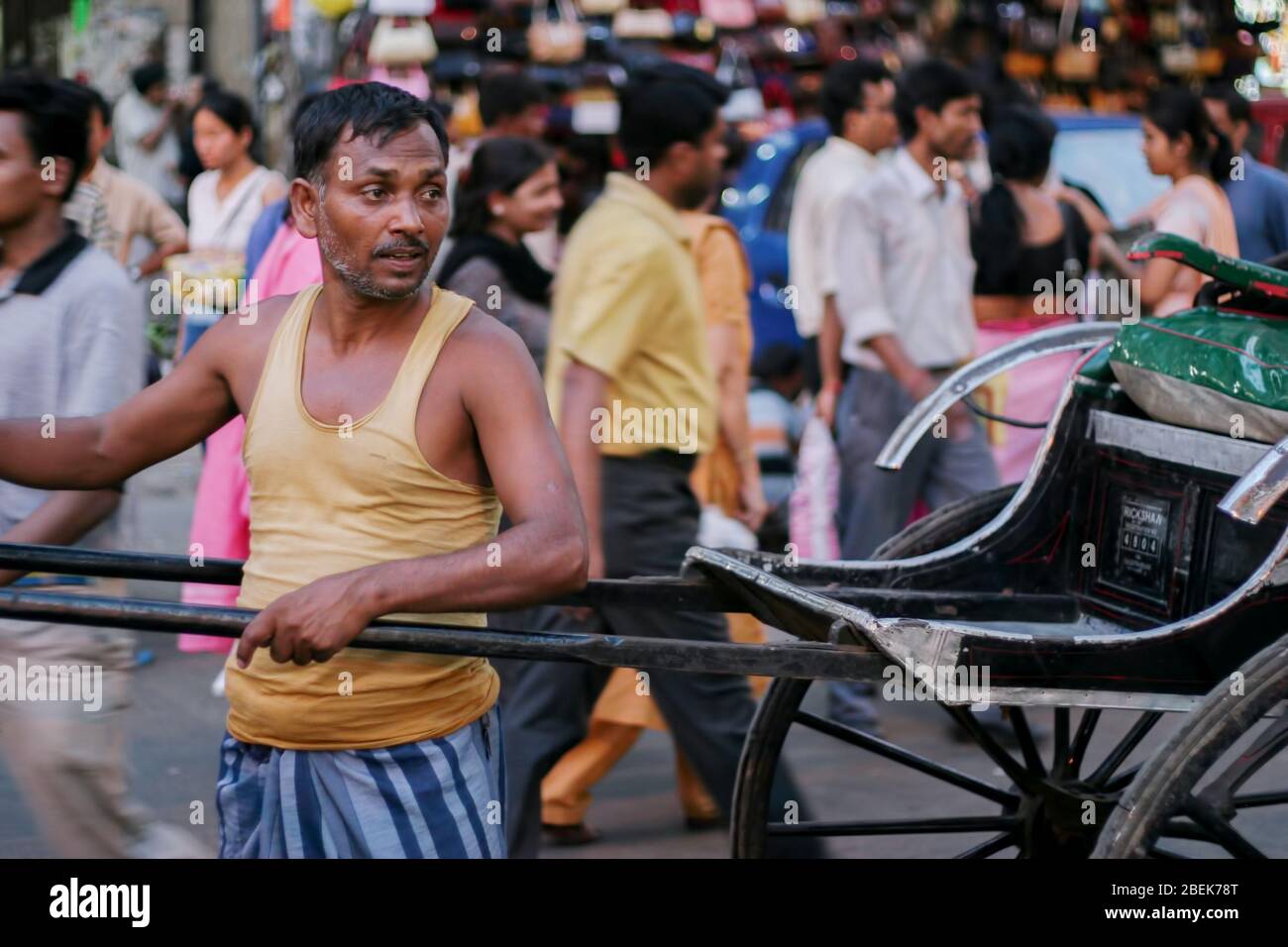 Indian rickshaw driver in Calcutta Stock Photo - Alamy