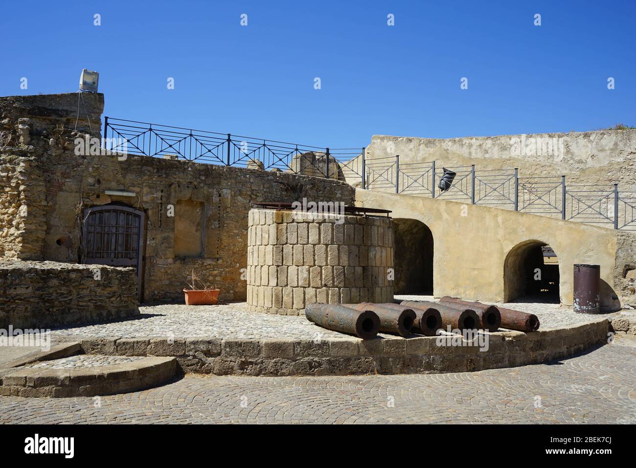 Crotone carlo castle italy hi-res stock photography and images - Alamy
