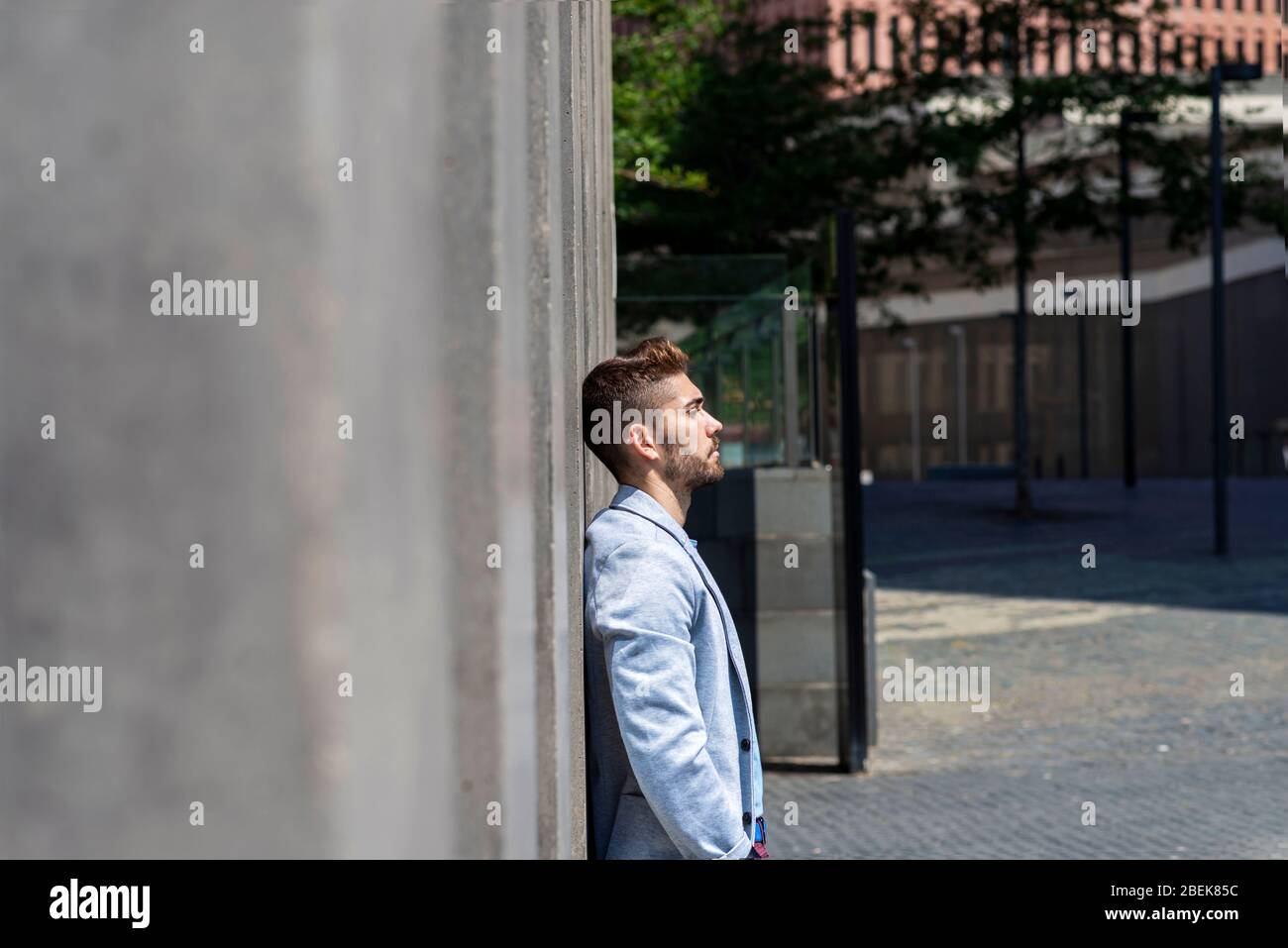 Man leaning against wall hi-res stock photography and images - Alamy