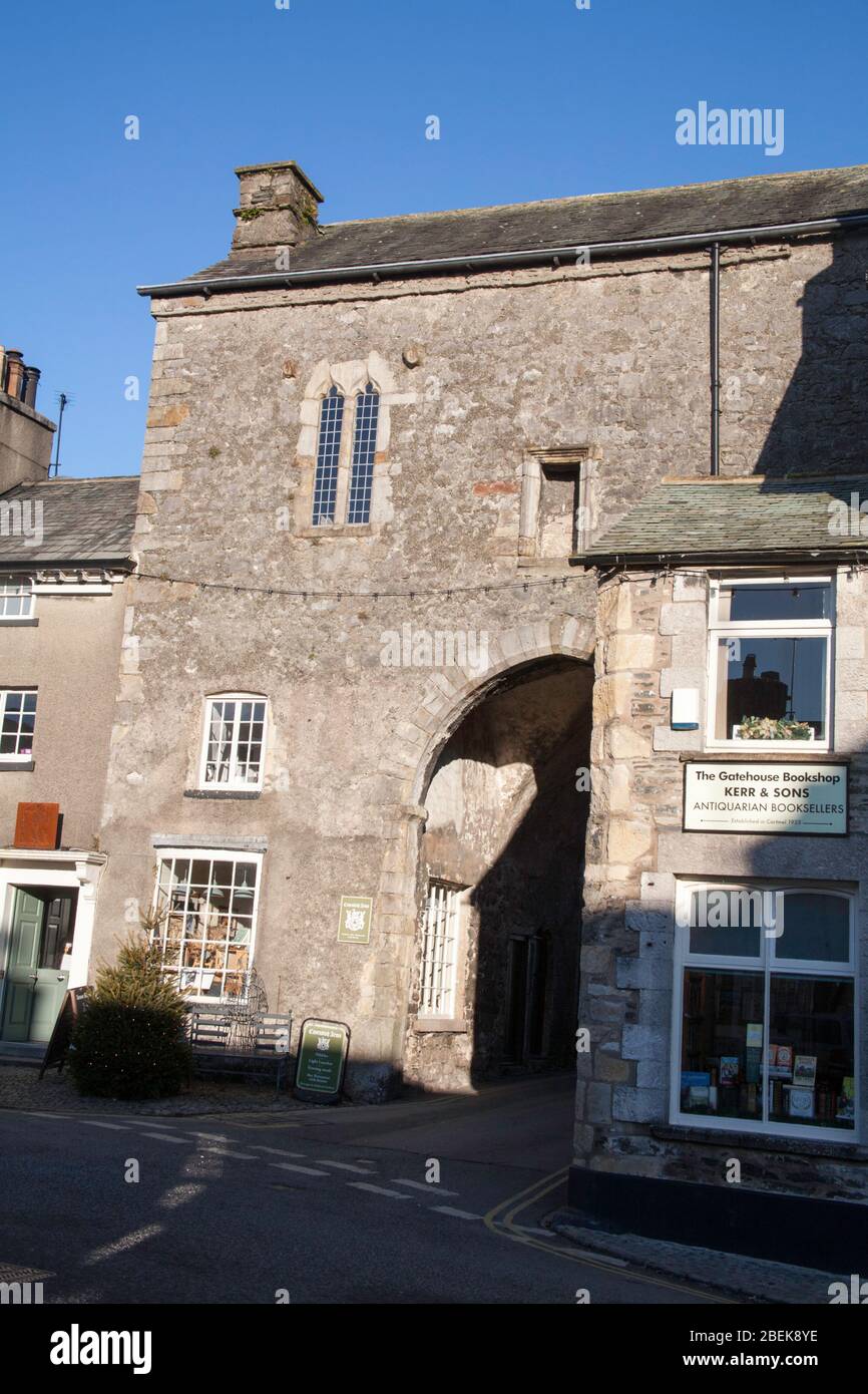 Monastic gate house hi-res stock photography and images - Alamy