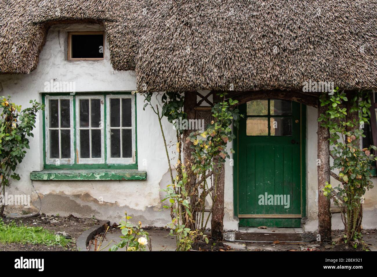 Irish historic cottage hi-res stock photography and images - Alamy