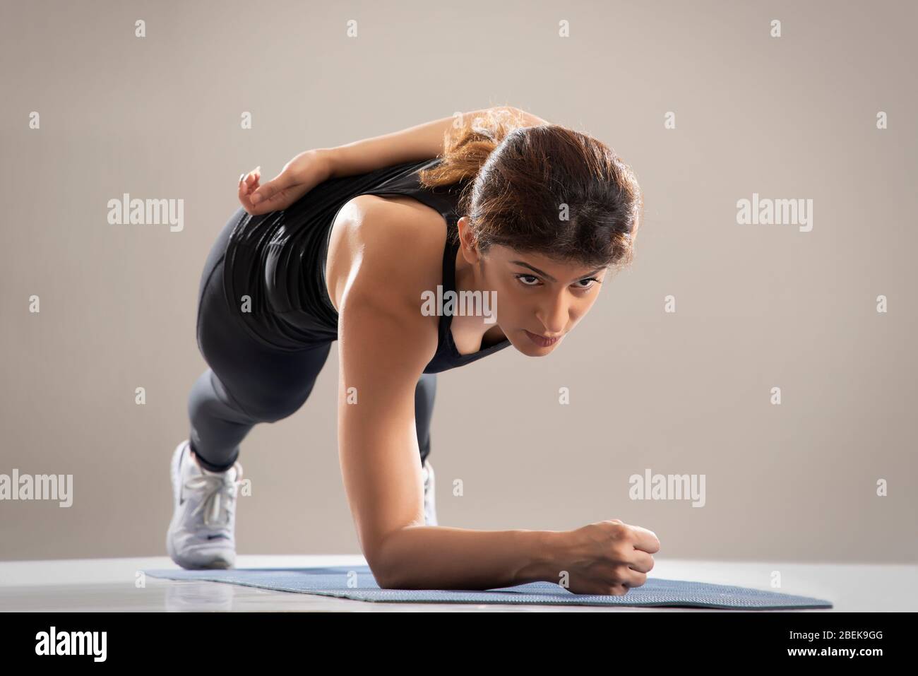 Woman doing planks during her workout Stock Photo - Alamy