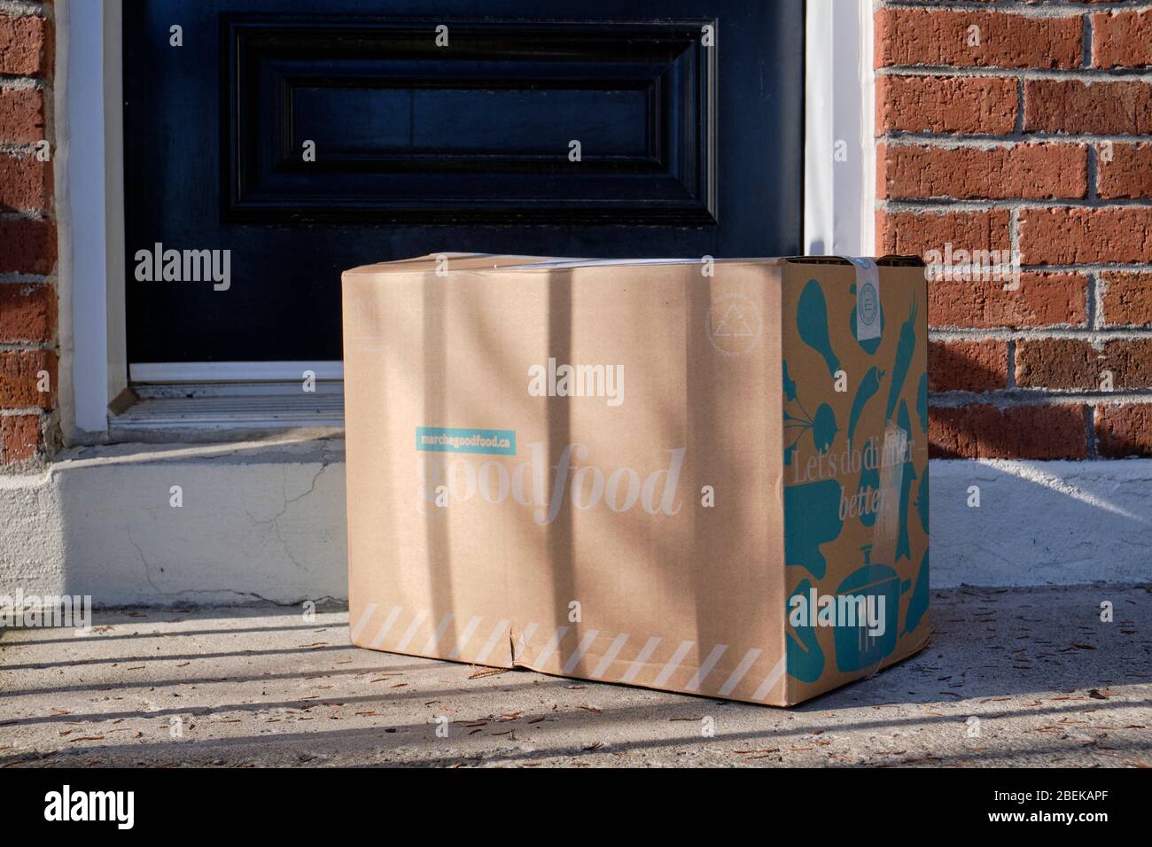 Box doorstep hi-res stock photography and images - Alamy