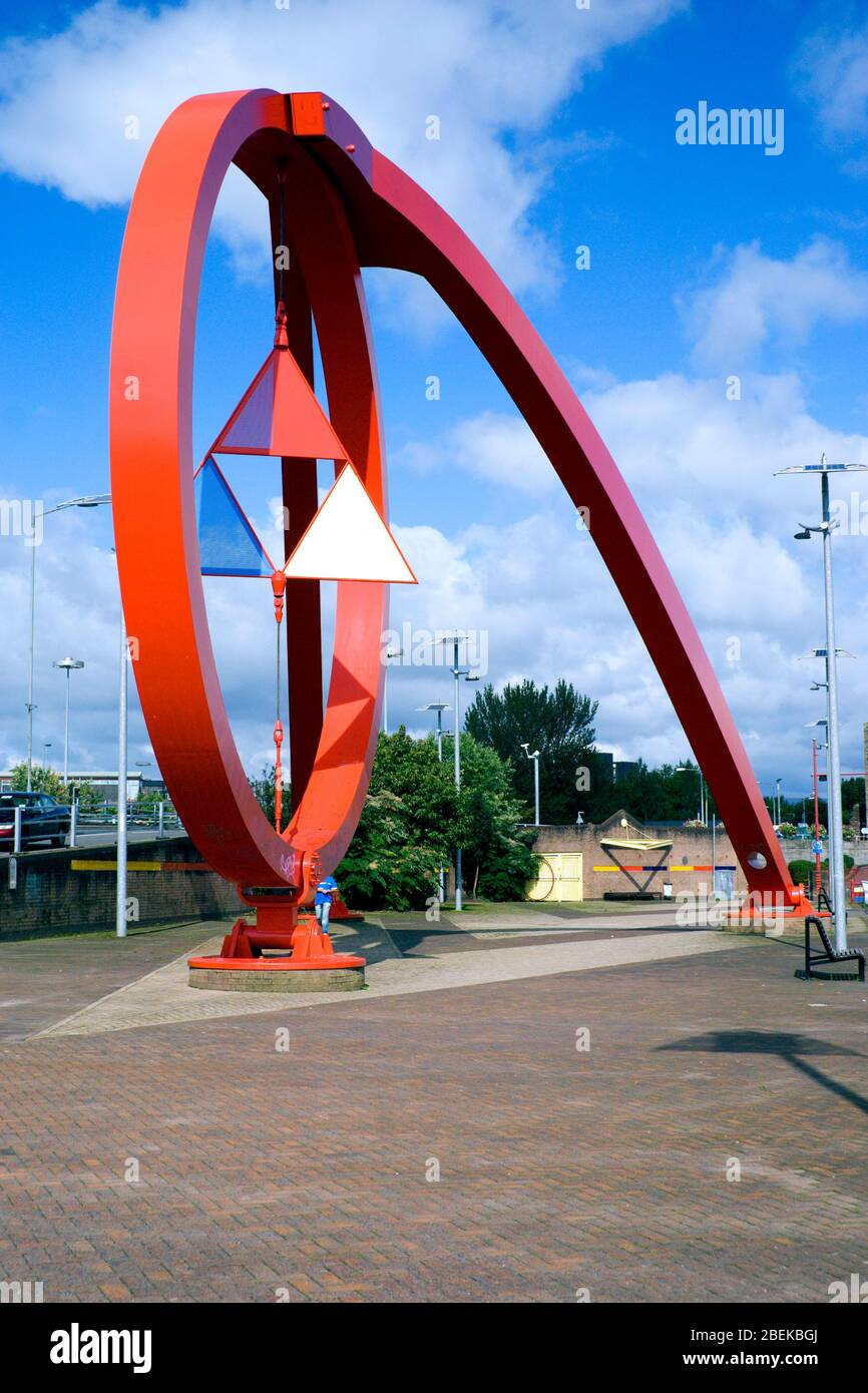 The newport wave steel sculpture by peter fink hi-res stock photography ...