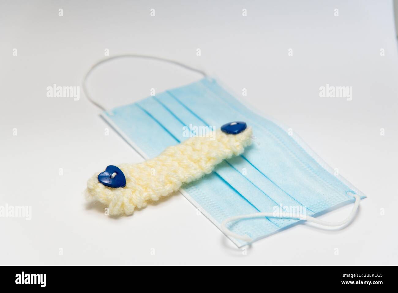 COVID-19 homemade DIY face mask with knitted back fastener to help ...