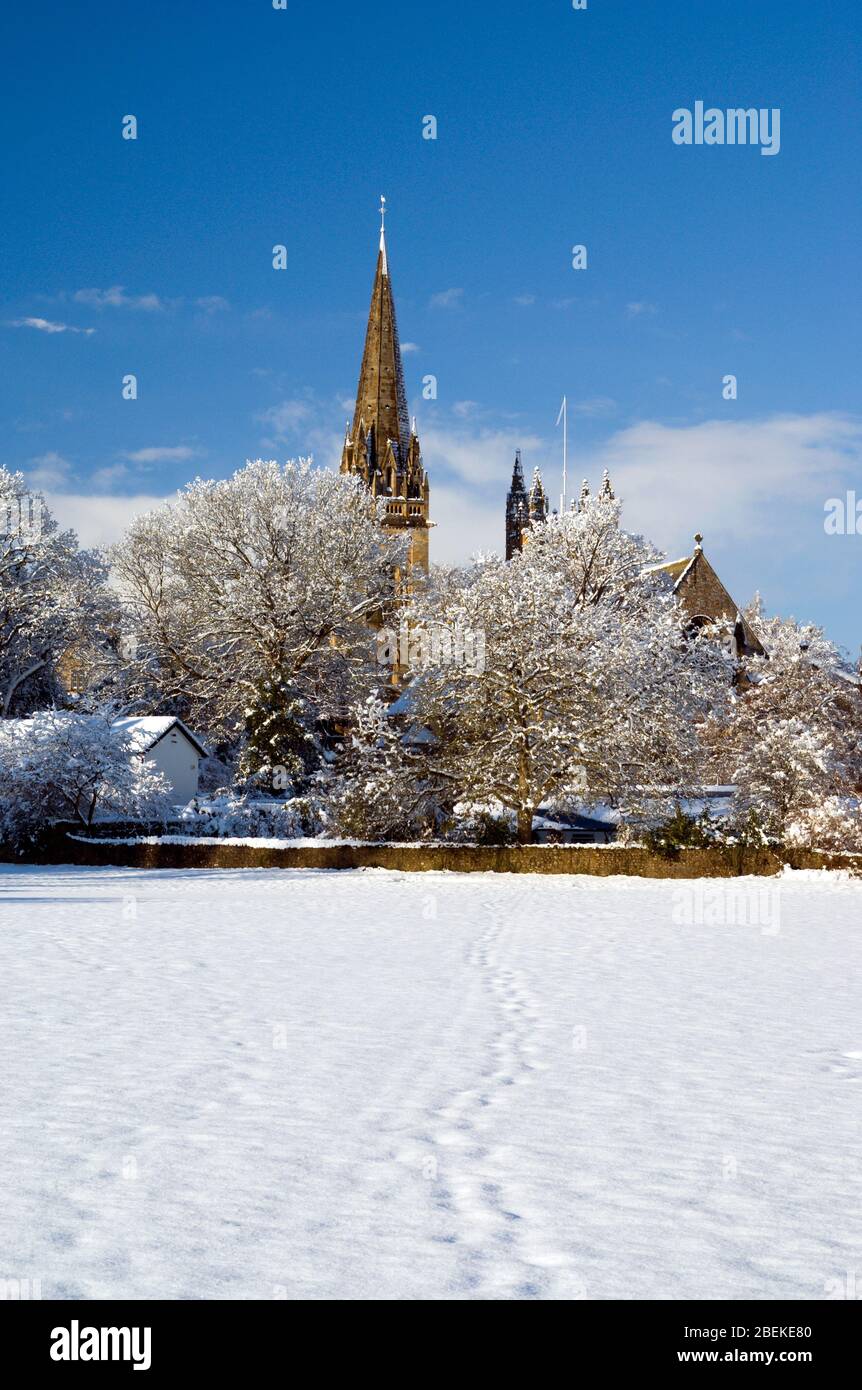 Snow llandaff cathedral cardiff winter trees cold wales hi-res stock ...
