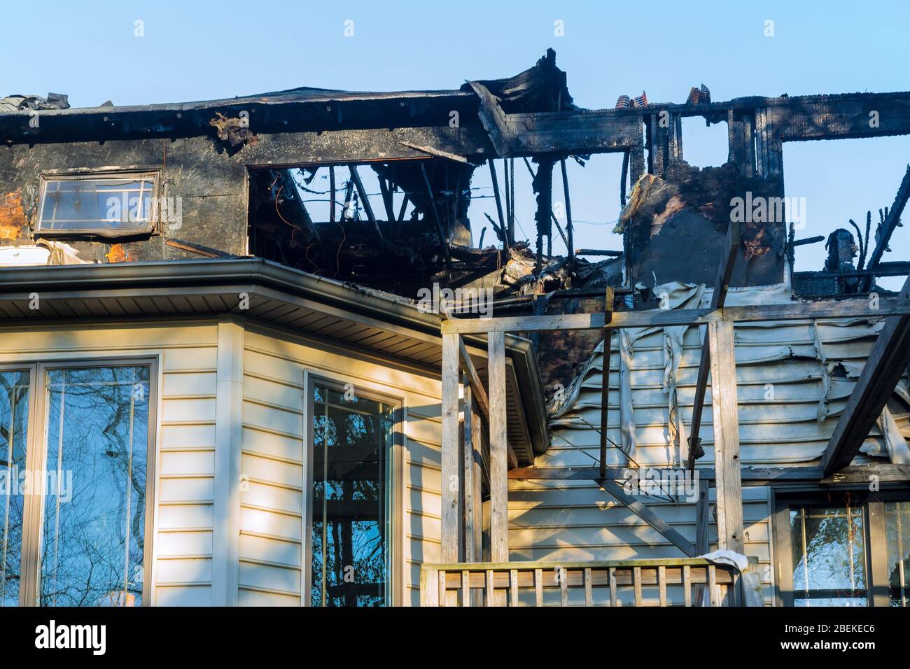 Burnt house hi-res stock photography and images - Alamy