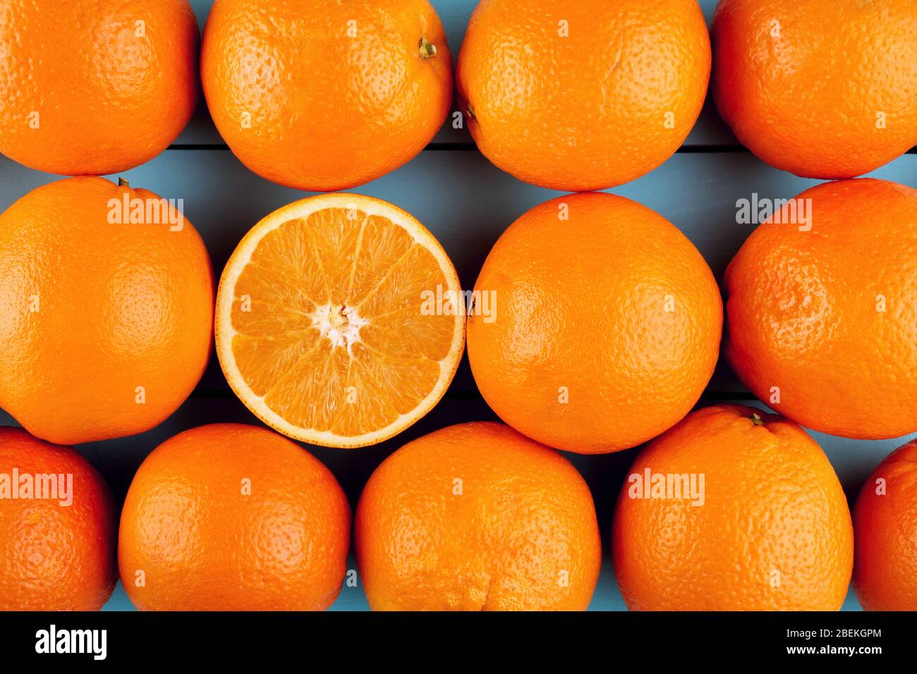 Fresh oranges in a row with one half slice. Top view Stock Photo - Alamy