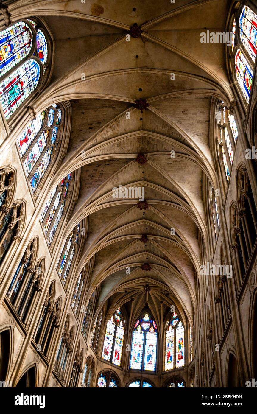 Gothic rib vaulted ceiling hi-res stock photography and images - Alamy