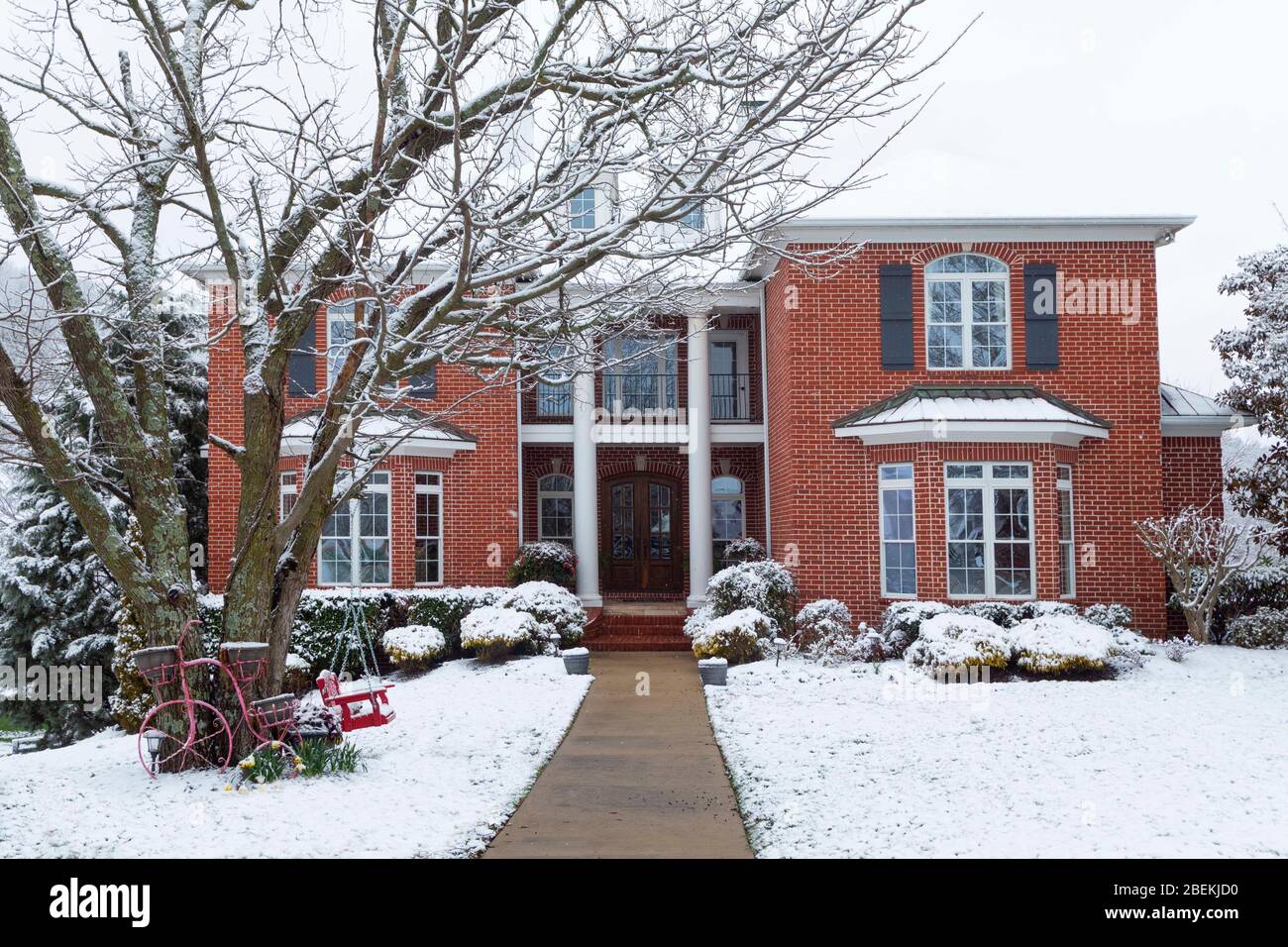 House with snow Stock Photo - Alamy