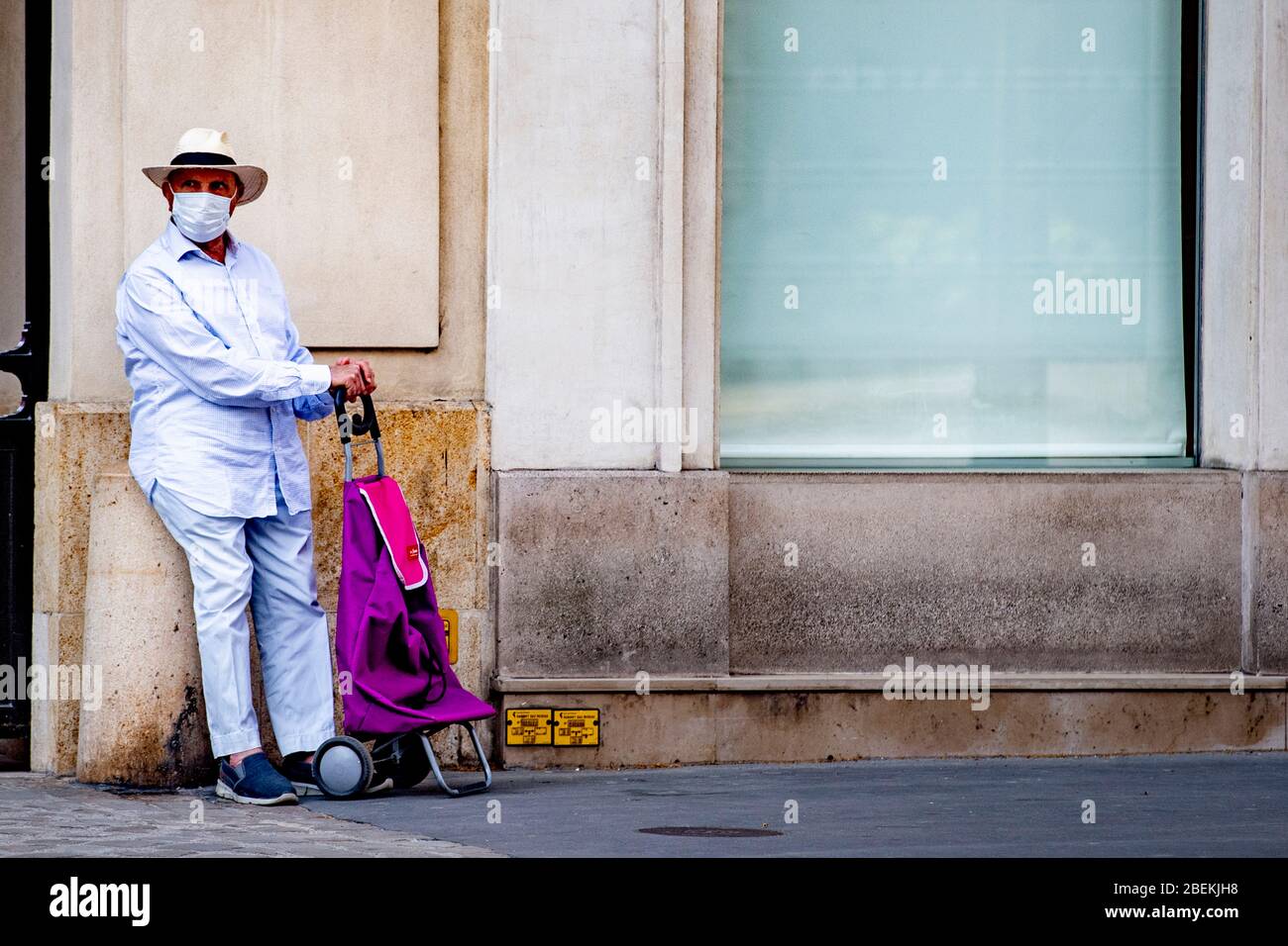 Male mask louvre hi-res stock photography and images - Alamy