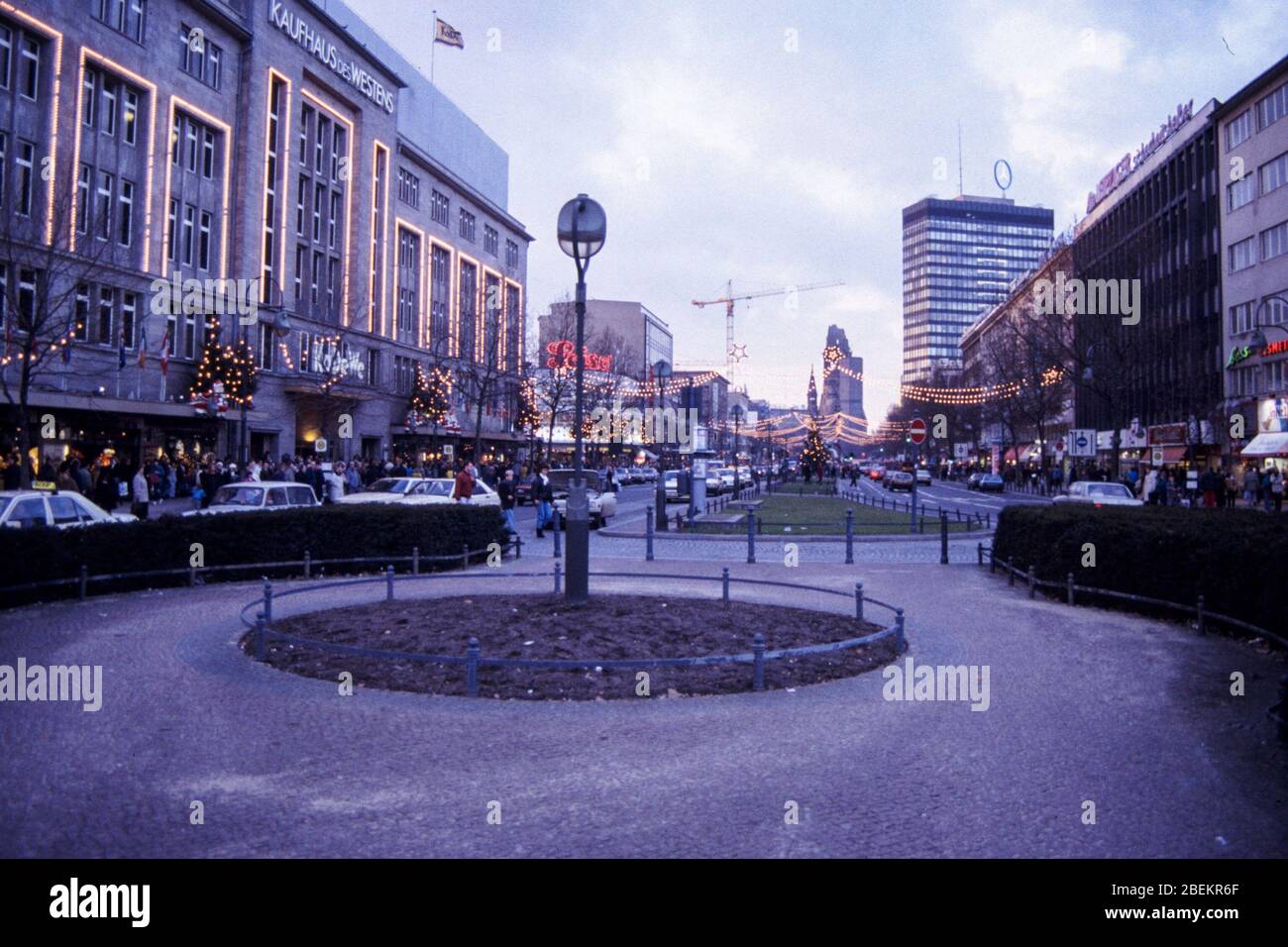 December 1990 hi-res stock photography and images - Alamy