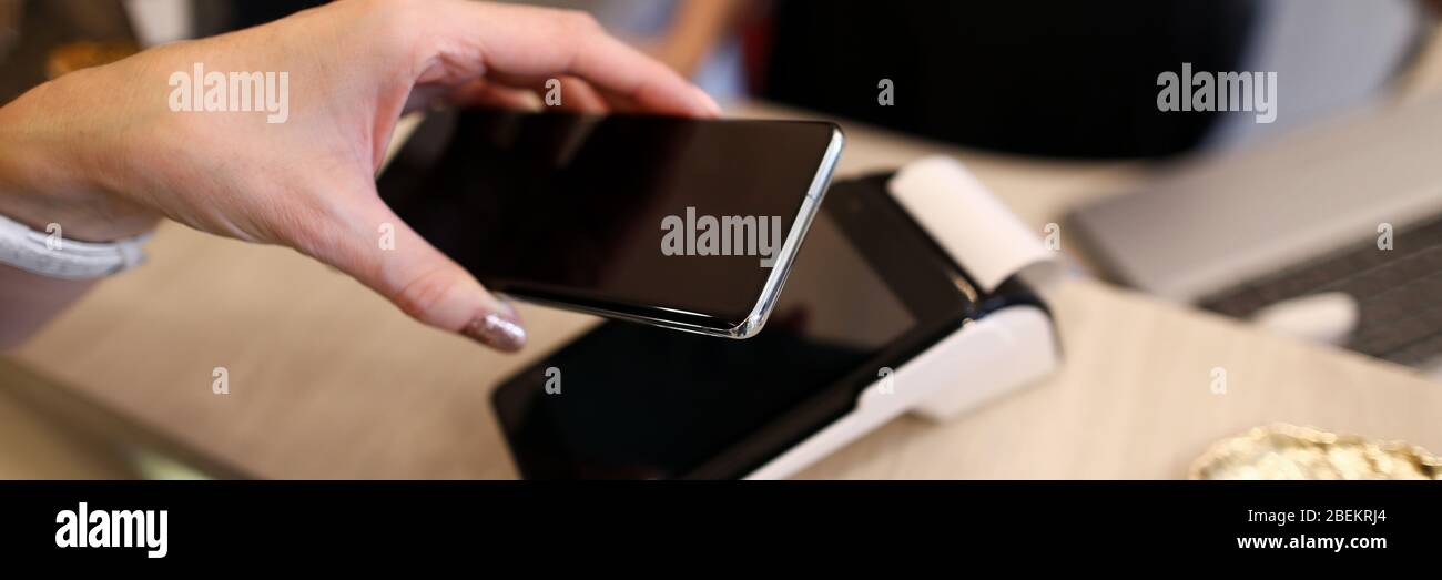 Contactless payment available hi-res stock photography and images - Alamy