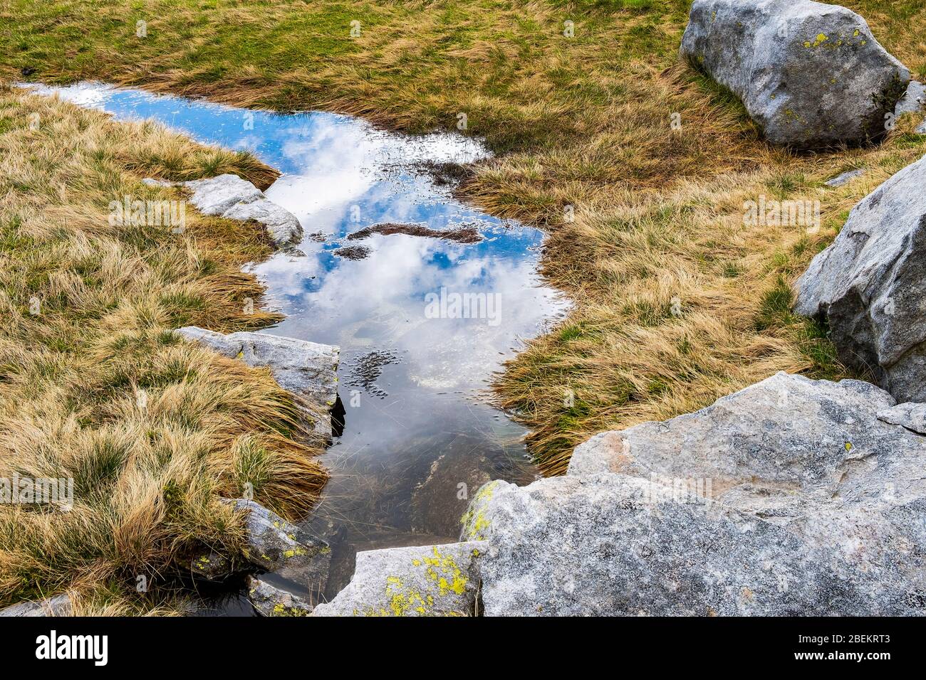 MOUNTAINS AND CLOUDS REFLECTED ON LAKE SAW DURING TREKKING Stock Photo ...