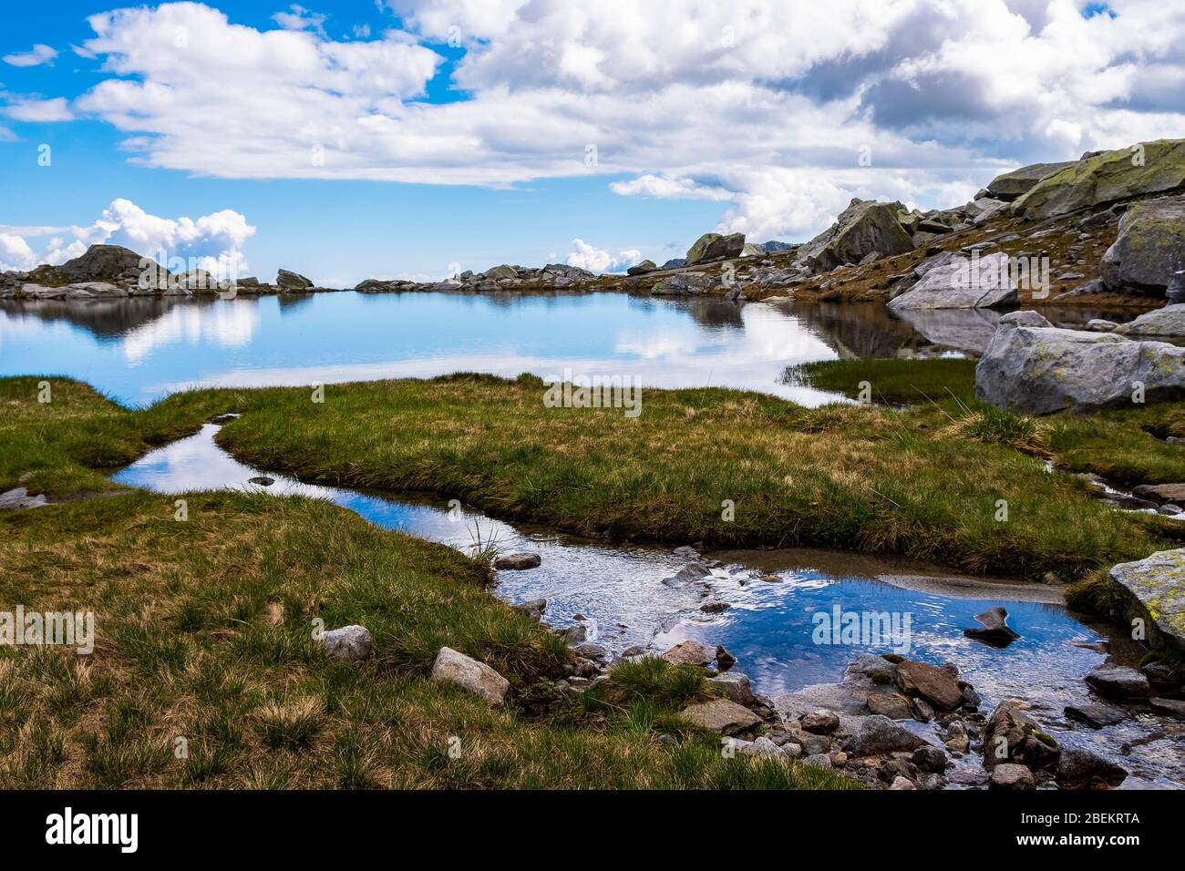 MOUNTAINS AND CLOUDS REFLECTED ON LAKE SAW DURING TREKKING Stock Photo ...