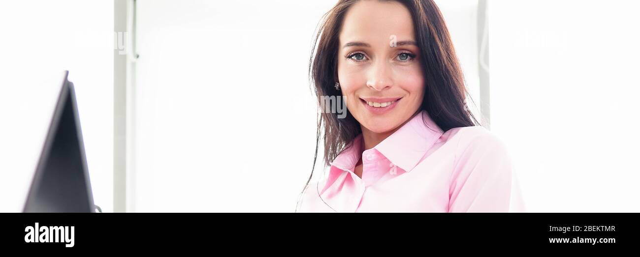 Employee typing hi-res stock photography and images - Alamy