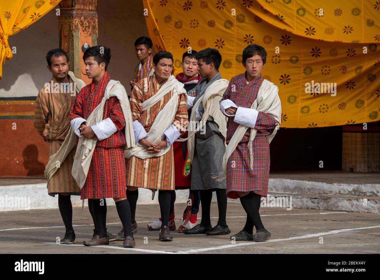 Bhutanese traditional clothing hi-res stock photography and images - Alamy