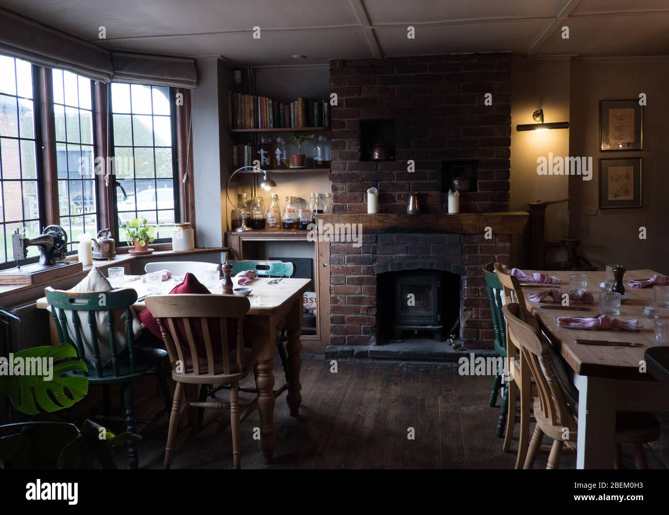 Old fashioned red lion hi-res stock photography and images - Alamy