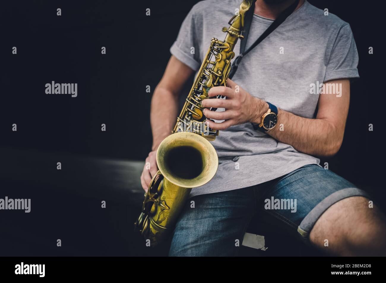 Musique sax hi-res stock photography and images - Alamy