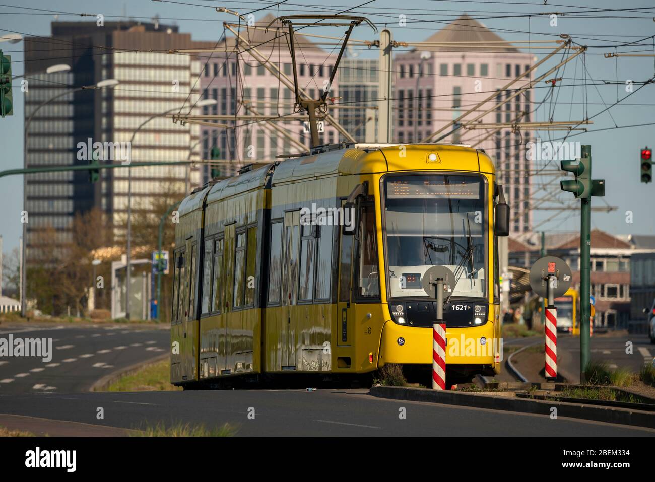 Overhead tram lines hi-res stock photography and images - Alamy