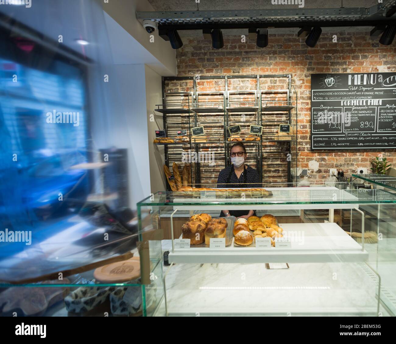 Employee worker workers working counter hi-res stock photography and ...