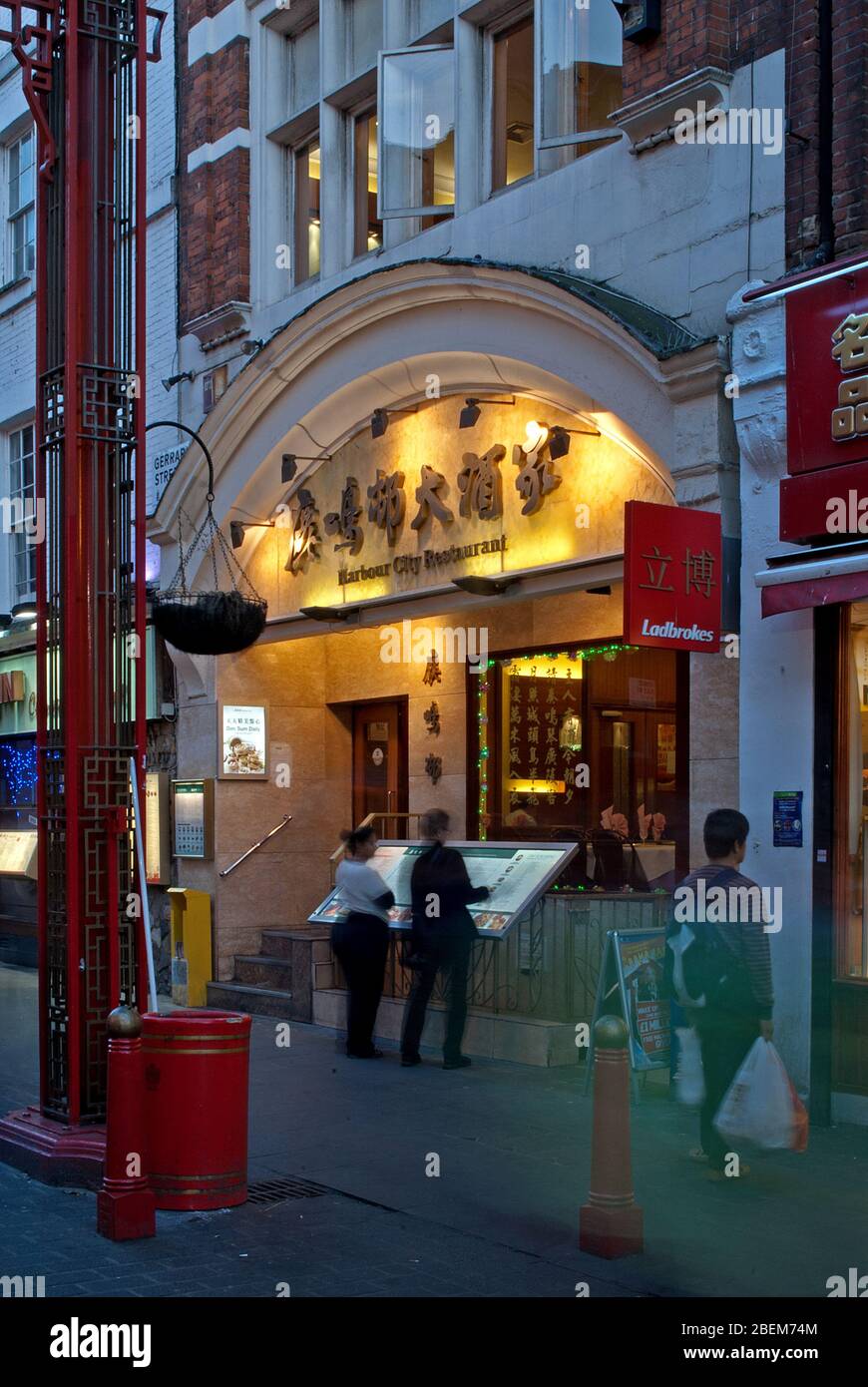 Chinese Community Chinatown Gate, 10 Wardour St, West End, London W1D 6BZ Architecture Stock ...