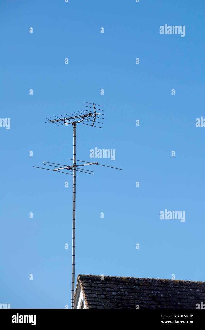 Tv ariel and roof top hi-res stock photography and images - Alamy