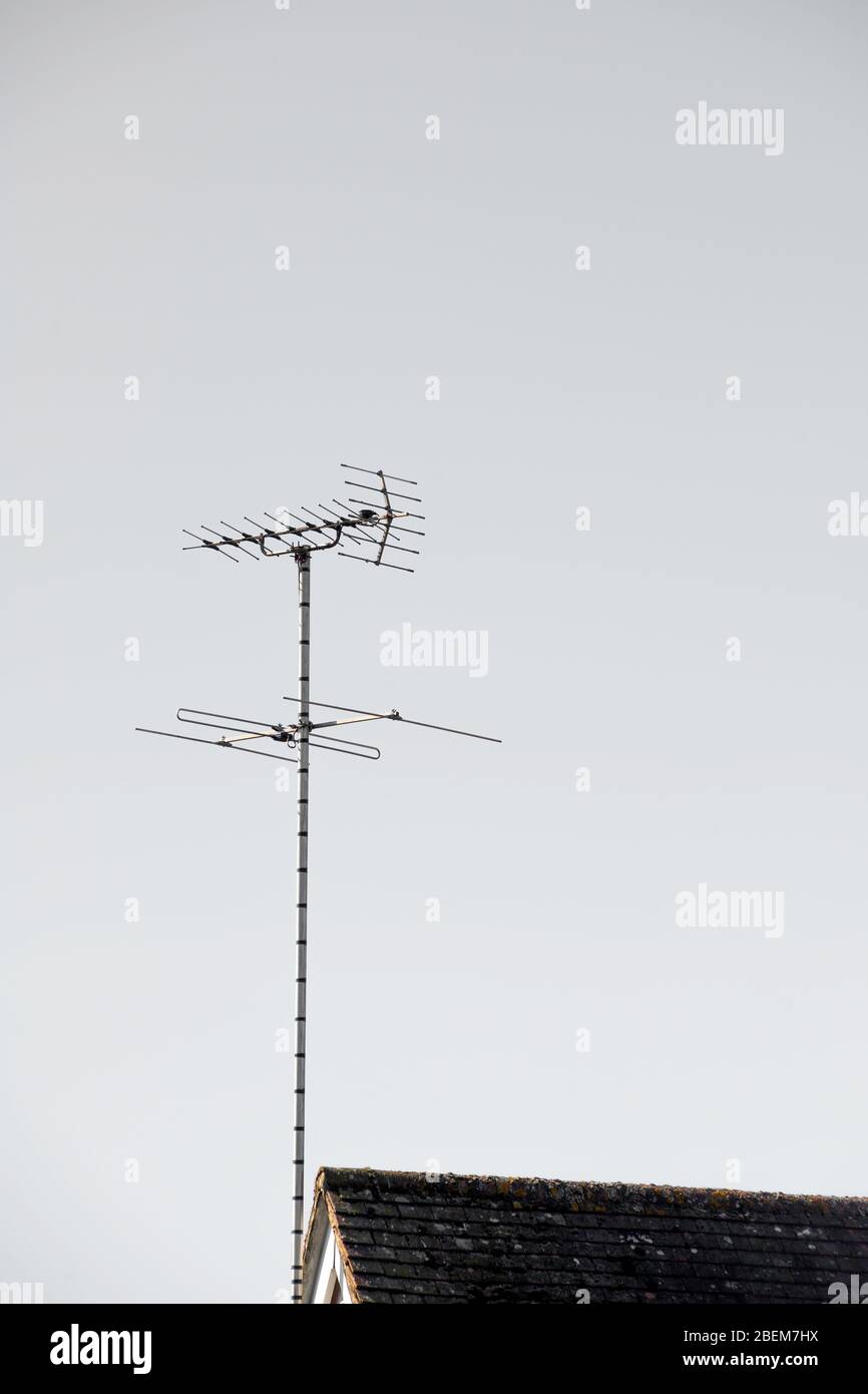 Tv ariel and roof top hi-res stock photography and images - Alamy