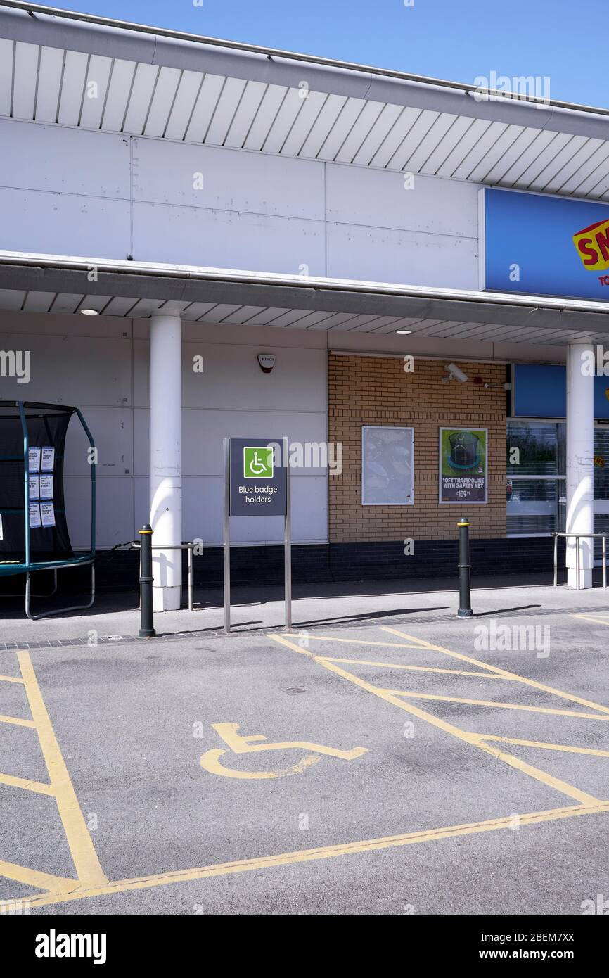 Disabled bay sign hi-res stock photography and images - Alamy