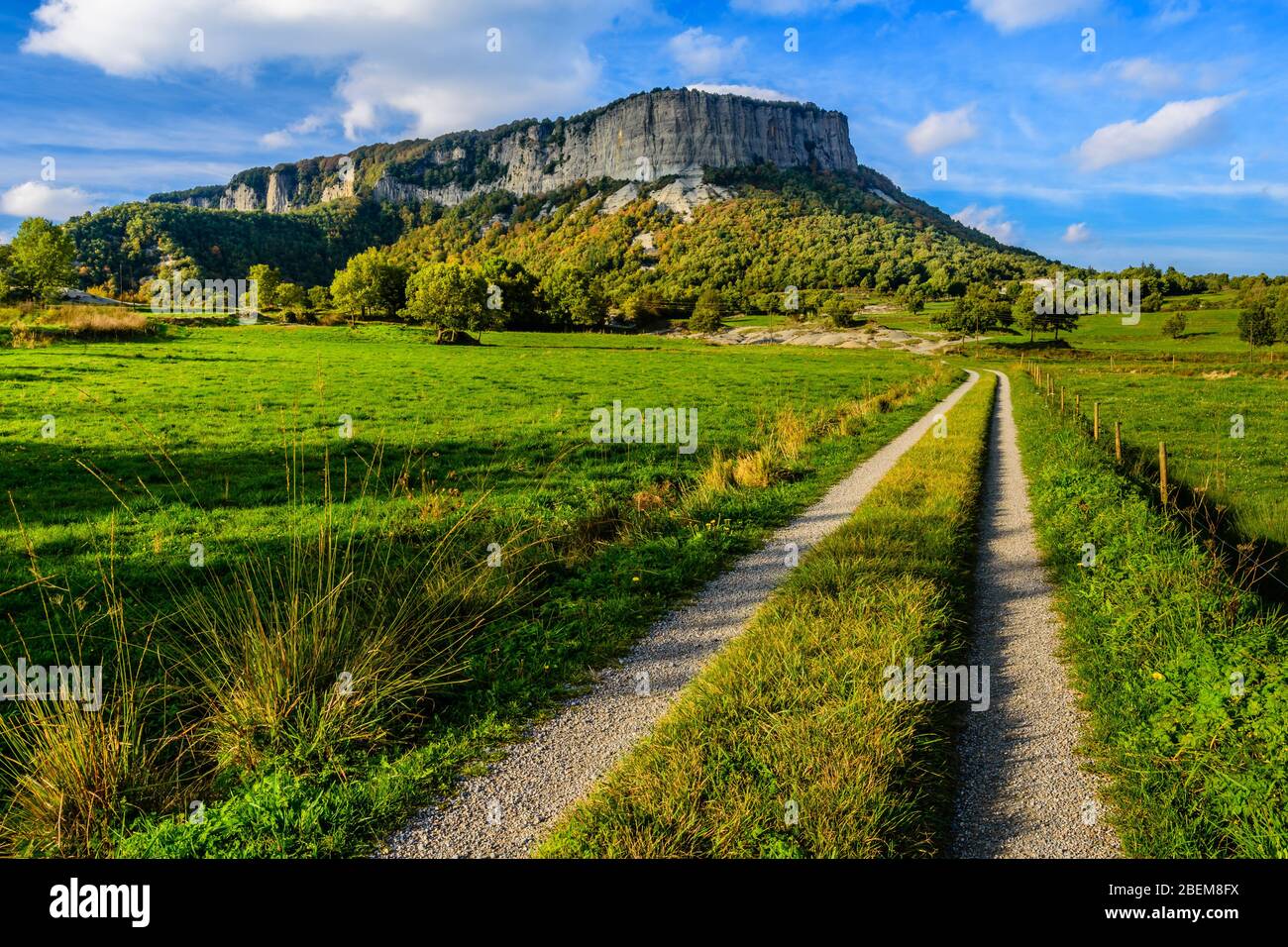 Mountain pathway nature path hi-res stock photography and images - Alamy