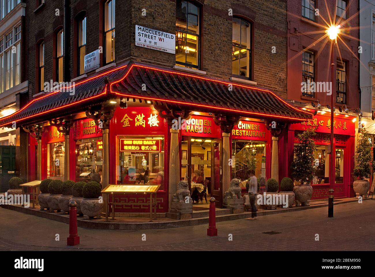 Chinese Community Chinatown Gate, 10 Wardour St, West End, London W1D 6BZ Architecture Stock ...