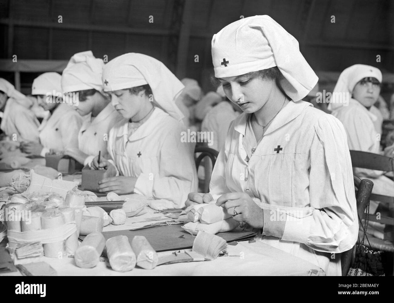 World war i women workers hi-res stock photography and images - Alamy